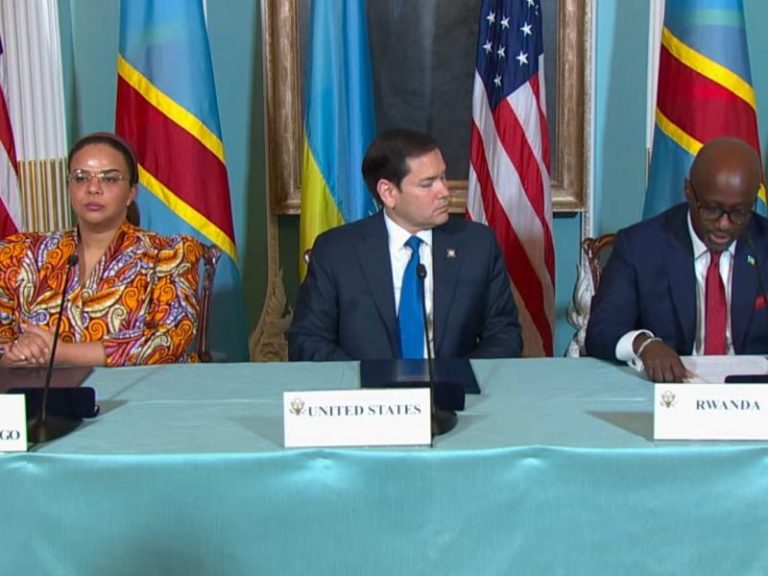 Thérèse Kayikwamba deja Washington pour la signature de l'accord de paix entre la RDC et le ...